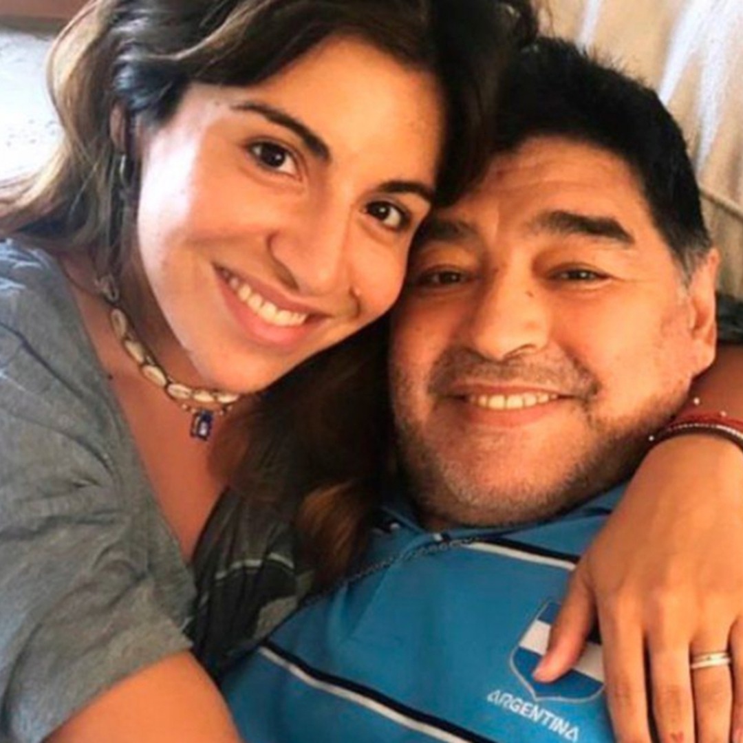 El duro momento que vivió Gianinna Maradona con los restos de su padre ... El duro momento que vivió Gianinna Maradona con los restos de su padre ...